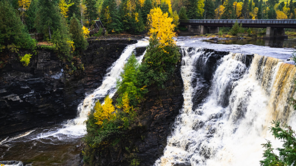 Toronto to Vancouver drive: The ultimate road trip guide | Turo